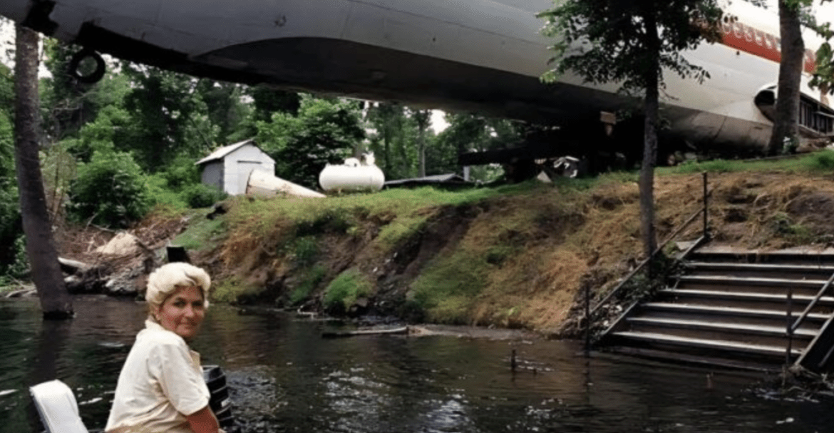 From Flight Deck to Home Sweet Home: Woman Transforms Boeingplane Into ...