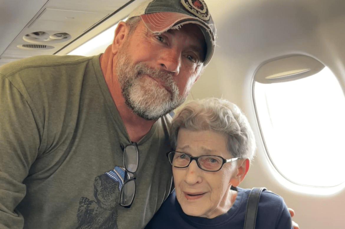 Man Gives Up His First-Class Seat To 88-Year-Old Stranger, Bringing Her ...